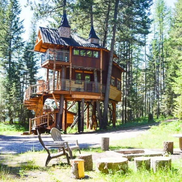 65 Most Beautiful Treehouse Rentals in the USA - Relaxing Decor